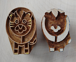 HANDCRAFTED CAT DESIGN Wooden block