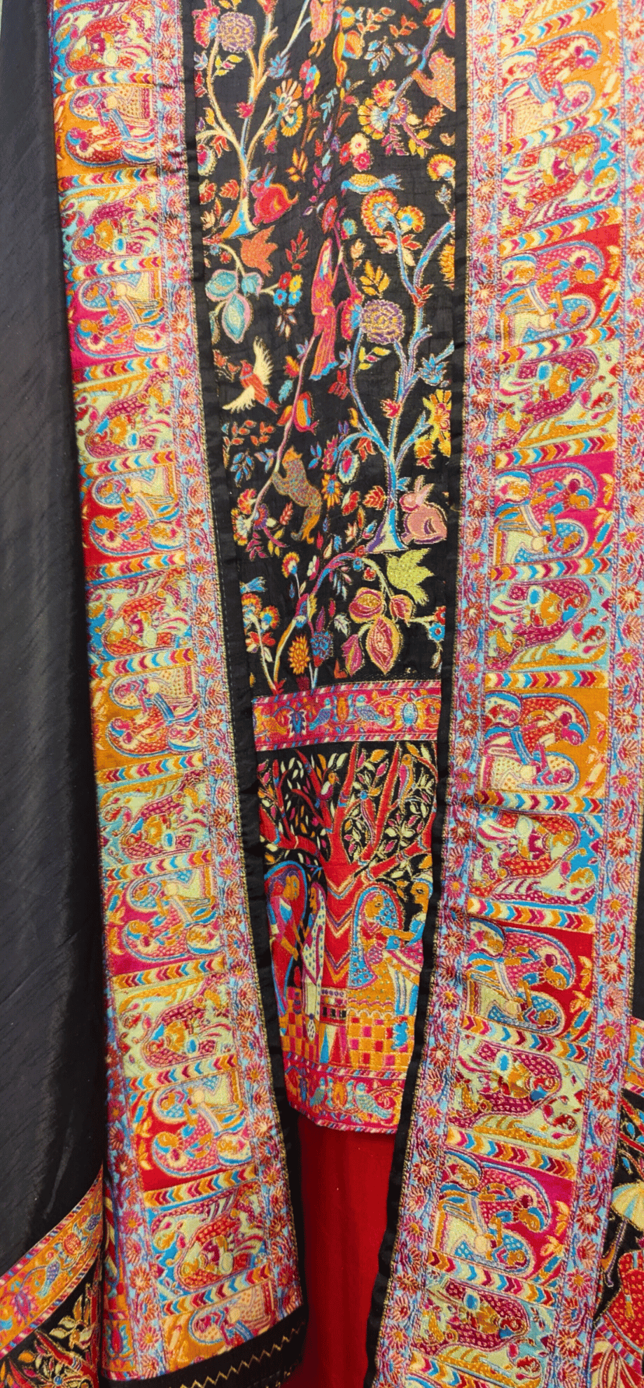 Embroidered Ladies Suit | Elegant Ethnic Wear